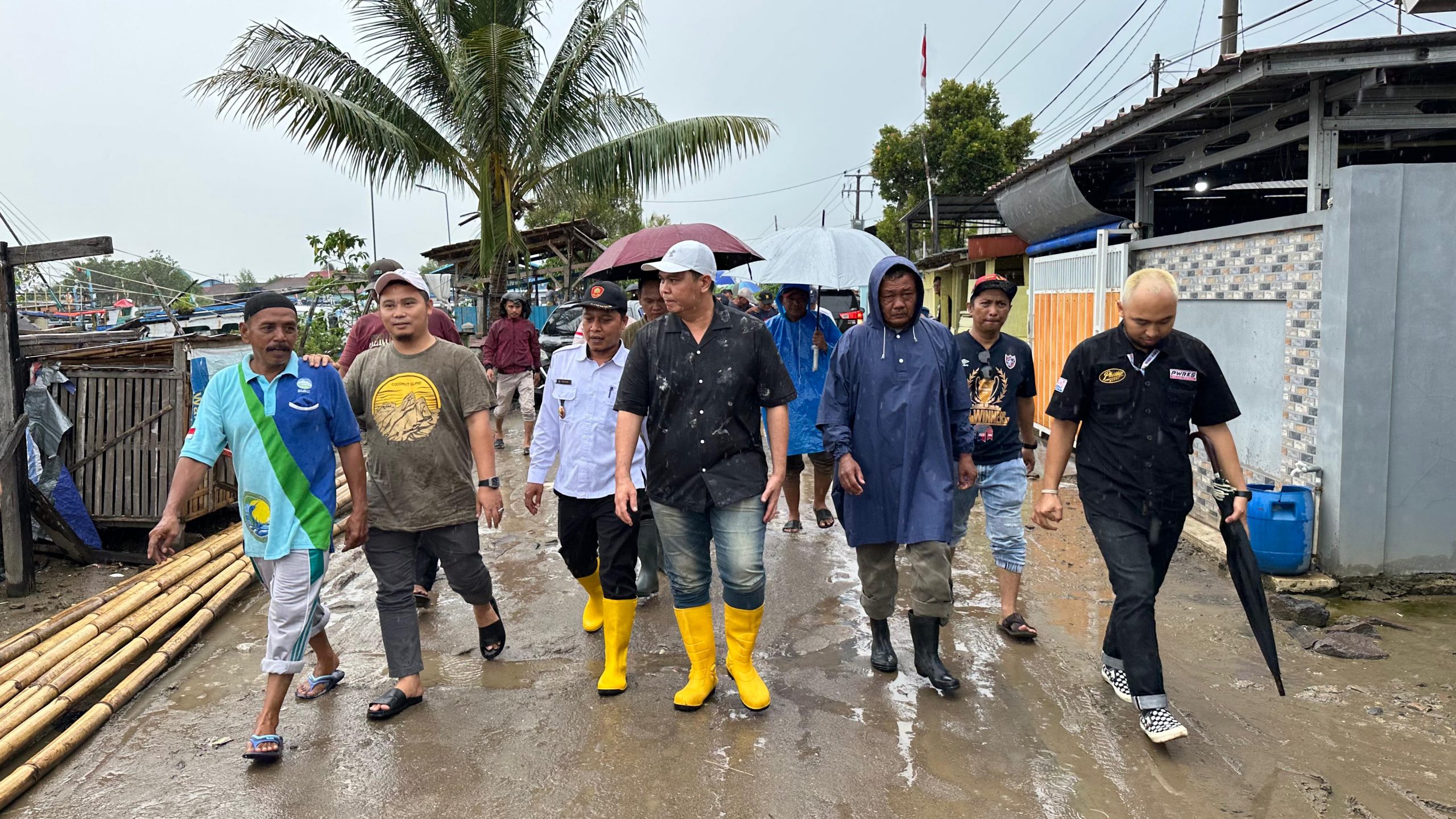 Tinju Banjir Rob, Budi Rustandi Bakal Betonisasi Jalan di Pancer dan ...